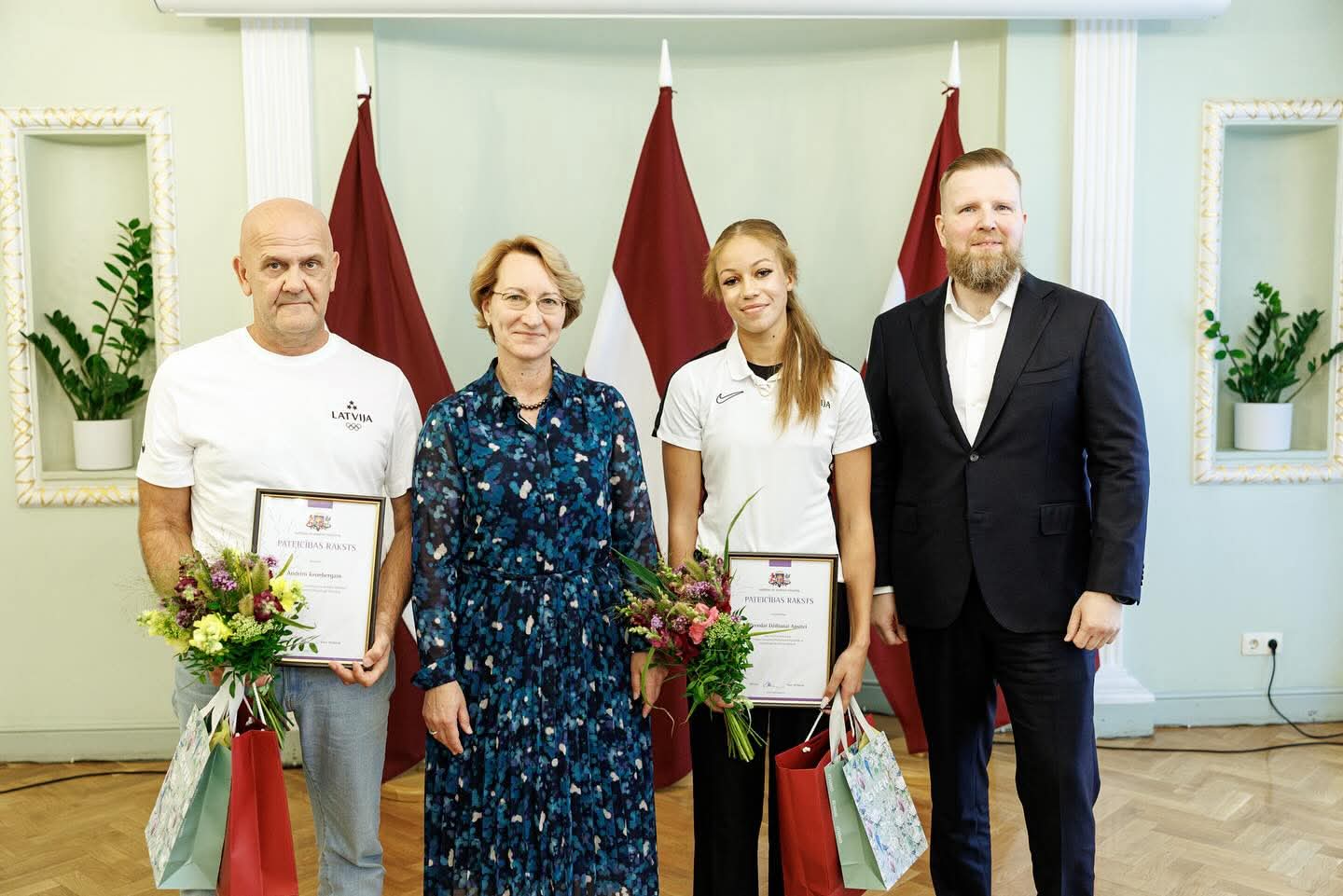 Eiropas Jaunatnes Olimpiskā festivāla dalībnieki saņem Izglītības un ...