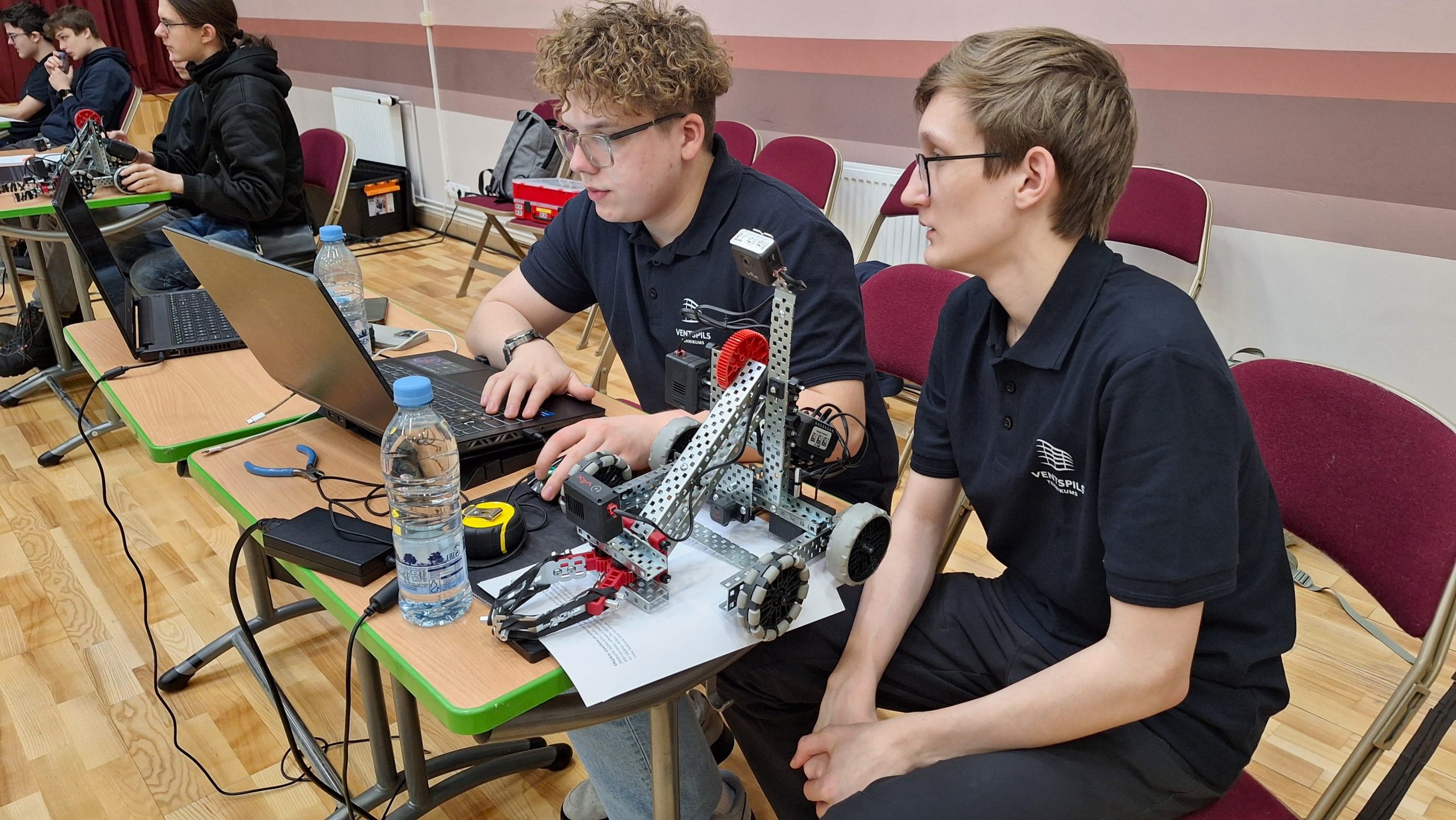Zināmi SkillsLatvia 2026 finālisti prasmju konkursos “Mobilā robotika ...